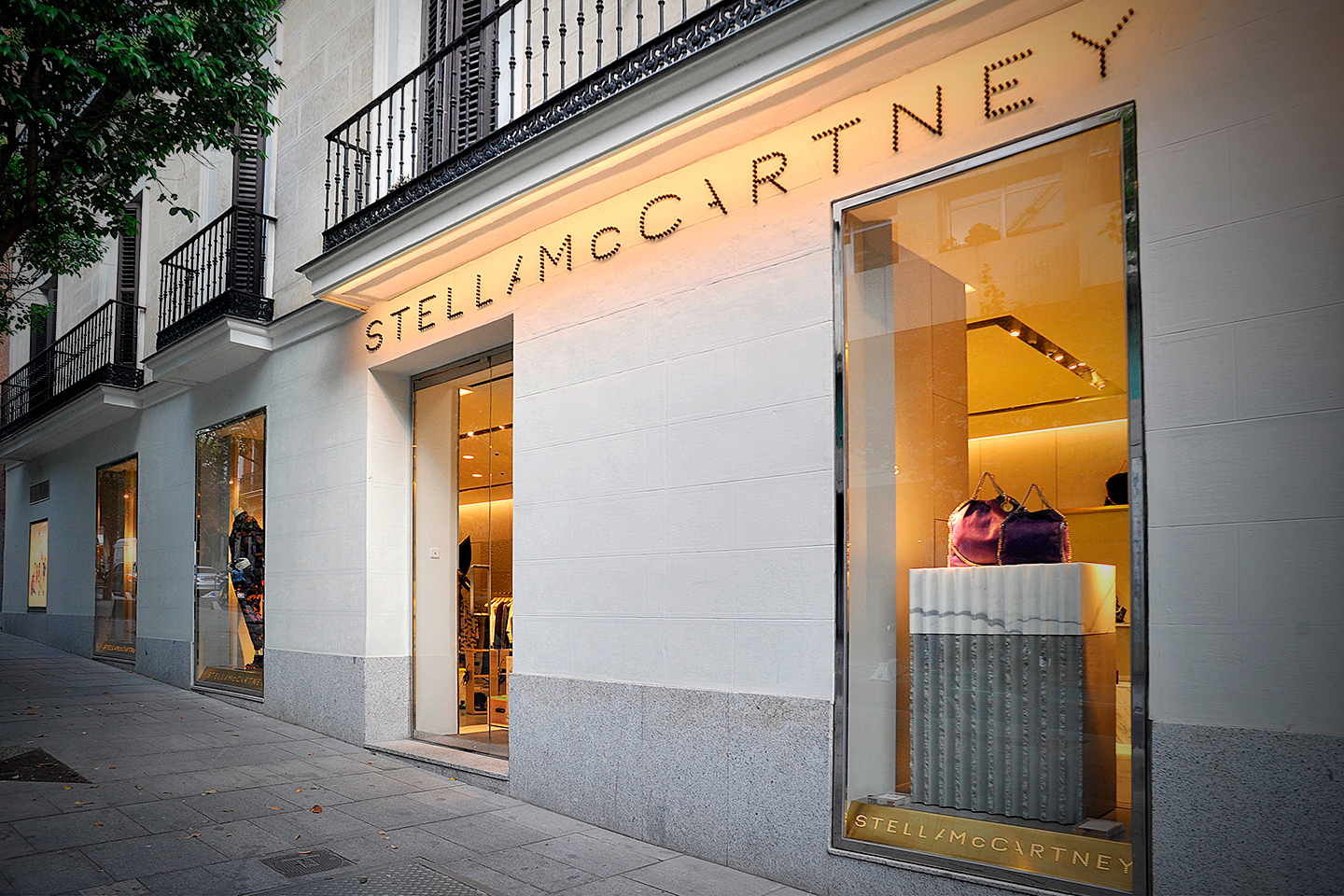 Escaparates de Stella McCartney en España by INSTORELuxury Retail
