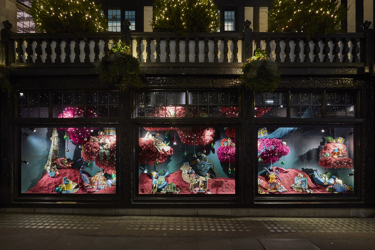 ‘Tree of Liberty’ Escaparates de Navidad en LibertyLuxury Retail