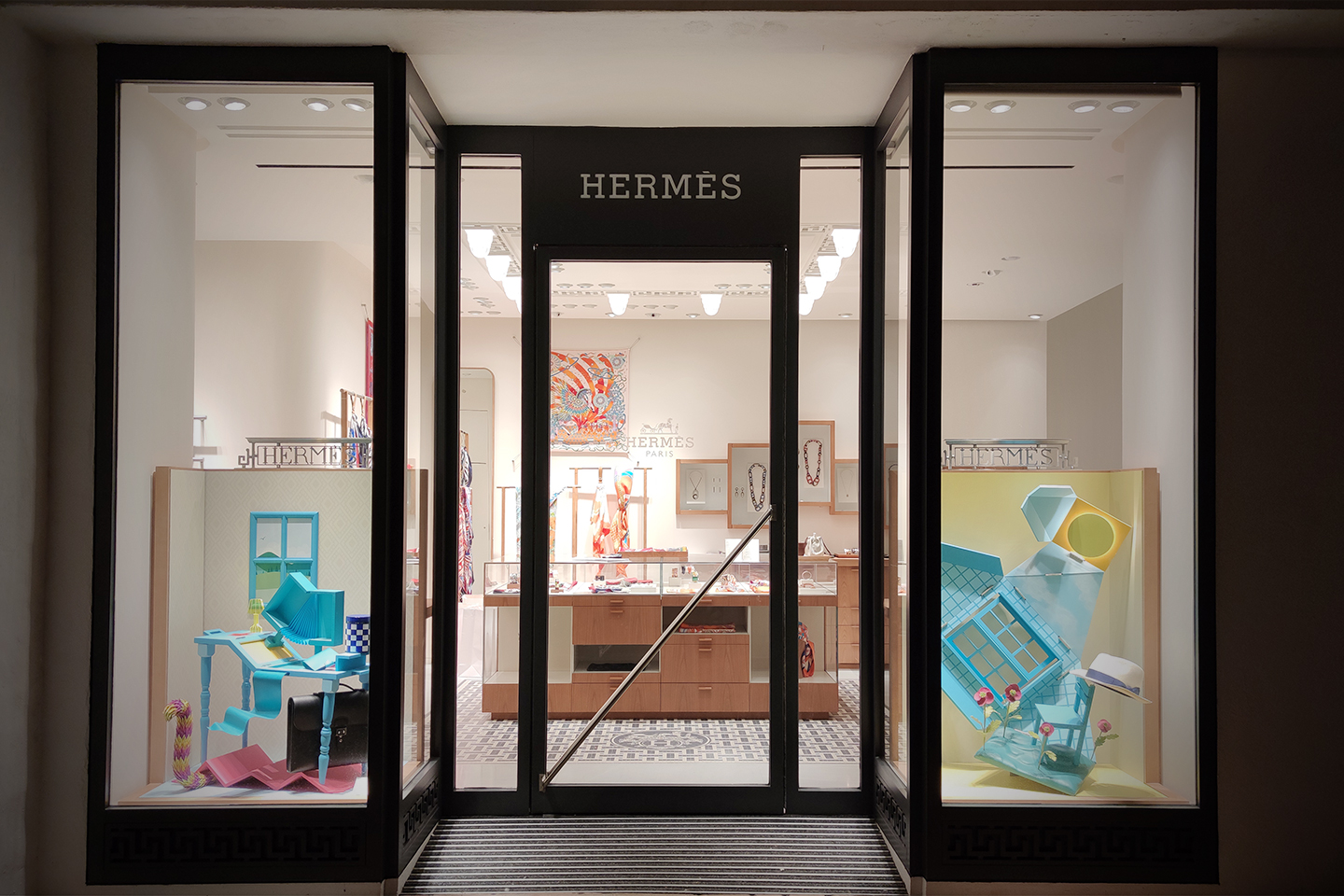 “Foldable life” Hermès Summer Spain 2020Luxury Retail